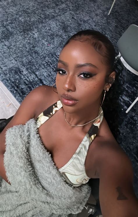 Justine Skye On Twitter Im Baby Https T Co Qml Wewibs Twitter Brown Skin Dark Skin