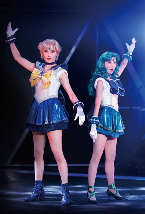 セーラーウラヌス／天王はるか役 汐月しゅう（左）、セーラーネプチューン／海王みちる役 藤岡沙也香（右）の画像 Kai You