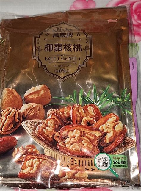 我愛全聯 好物老實説 今午在全聯櫃檯結帳時無意中發現櫃檯附近放了一個透明袋子裝了2包相片上的萬歲牌堅果最後1袋