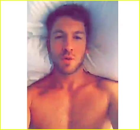 Calvin Harris Is Shirtless In Bed In New Snapchat Video Photo 3728737