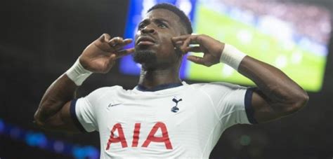 Oficial Serge Aurier Nuevo Jugador Del Nottingham