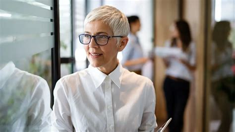 כיצד העבודה תורמת לבריאות הנפשית והפיזית בגיל השלישי וואלה פיס לאזרחים ותיקים