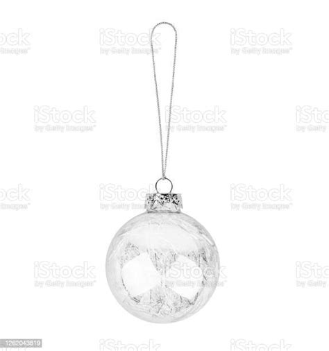 실버 투명 유리 공 스레드 흰색 배경 고립 클로즈업 Сhristmas 나무 장식 빛나는 둥근 Bauble 전통적인 새해 장식