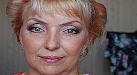 Чоловік сказав своїй дружині що йому потрібна якась молода і гарна