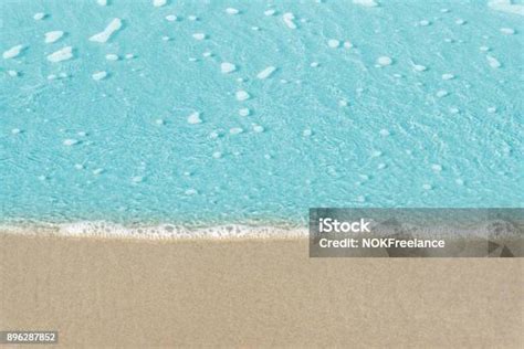 모래 해변에서 파란 바다의 부드러운 물결입니다 배경 모래와 해변 배경에서 웨이브 텍스트 및 기타에 대 한 하단에 공간을 드롭 0