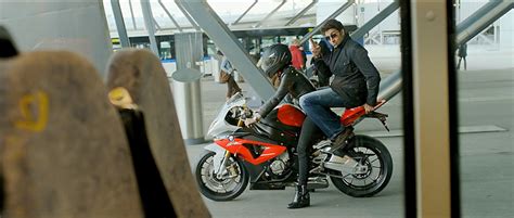 스크린 속의 모터사이클 발리우드 영화에 등장한 Bmw S 1000 Rr 월간모터바이크