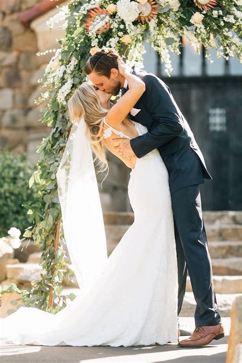 7 First Kiss Pose Ideas Wedding Photographers Wedding Photos Poses
