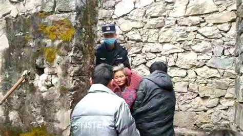 独居老人炭火中毒 驻村民警及时发现破窗救助澎湃号·政务澎湃新闻 The Paper