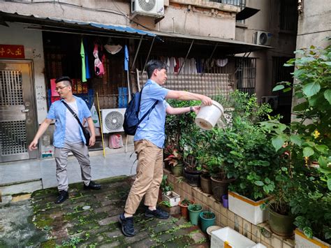 南源街：和平新村社区公共卫生委员会联合自来水厂党支部开展“清倒积水，防登革热”活动（组图）广州市荔湾区人民政府门户网站