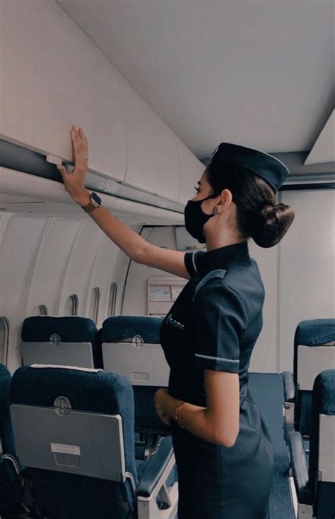Pin De Ar En Stewardess En 2022 Azafata De Vuelo Aeromozas Como