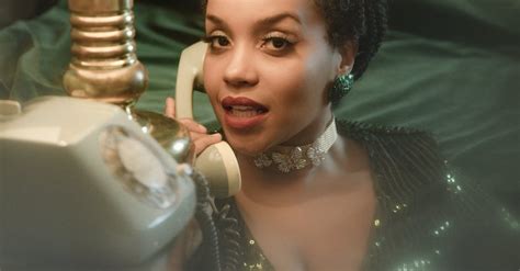 Foto De Stock Gratuita Sobre Analógico Efecto Desenfocado Maqueta Morena Mujer Posando