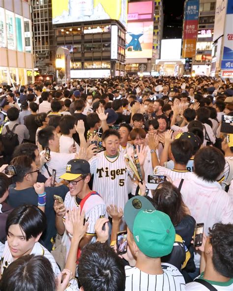日本経済新聞社さんのインスタグラム写真 日本経済新聞社instagram「プロ野球のセ・リーグは14日、優勝マジックを1としていた阪神