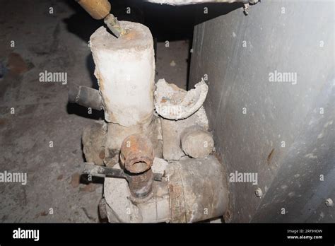 Photo Dun Isolant De Tuyau Contenant De La Fibre Damiante Dans Une