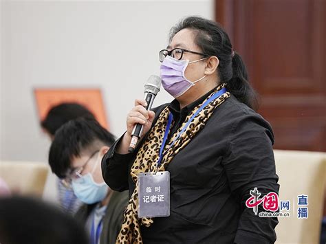 中国妇女报记者提问国务院联防联控机制权威发布（2021年8月27日）现场图片中国政府网