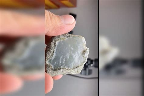 很抢眼的会卡翡翠原石行家一眼笃定极品中的极品 行家 极品 翡翠