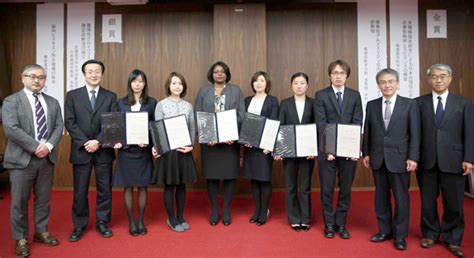 柿﨑彩先生が平成27年度東北医学会奨学賞bを受賞されました。 お知らせ 東北大学病院 皮膚科 東北大学大学院医学系研究科 神経