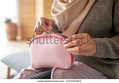 23 рез по запросу Woman Little Open Bag Top View — изображения