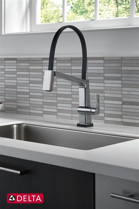 Single Handle Exposed Hose Kitchen Faucet With Touch2o Technology In