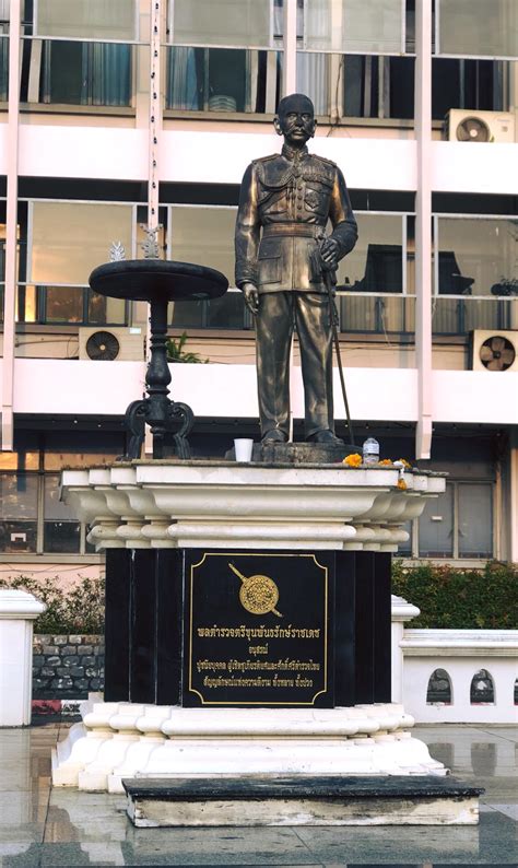 อนุสาวรีย์ พลตำรวจตรีขุนพันธรักษ์ราชเดช สหมงคลฟิล์ม อินเตอร์เนชั่นแนล Sahamongkolfilm