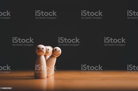 Hrm 또는 인적 자원 관리 긍정적 인 사고 방식 선택 개념 인간 개발 채용 리더십 및 고객 대상 그룹 개념을위한 직원 아이콘