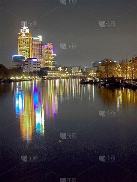 伦勃朗塔阿姆斯特丹的夜晚