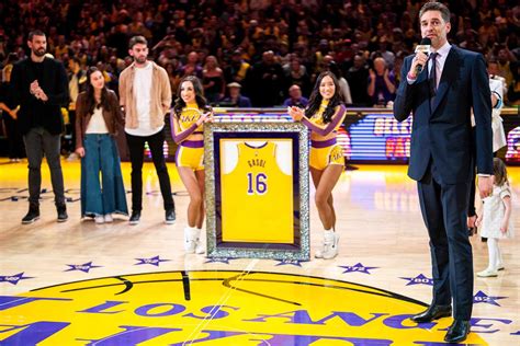 Pau Gasol Tears Up As Lakers Retire His Jersey Next To Kobe Bryants