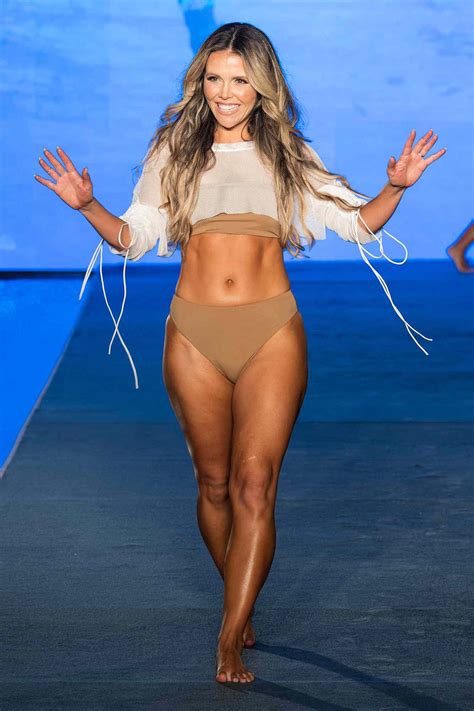 Model Katrina Scott Walks Si Swim Runway During Ivf Cycle