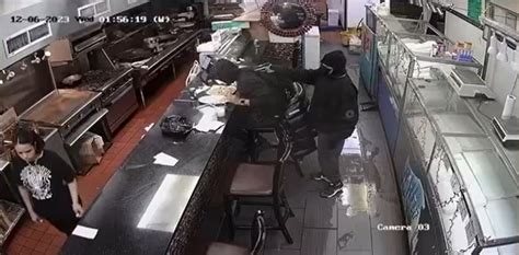 Video Masked Robber Sticks Up Nyc Fish Market Shoots Customer In Face