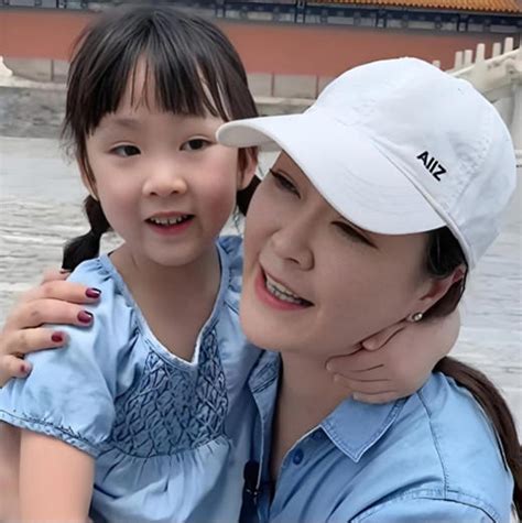 主持人王小骞曝女儿患矮小症，已打一年生长激素目前身高正常！