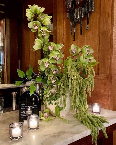 Cute Bar Arrangement With Amaranthus And Orchids