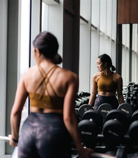 Selalu Tampil Seksi Ini 5 Potret Gisella Anastaisa Saat Olahraga Di Gym