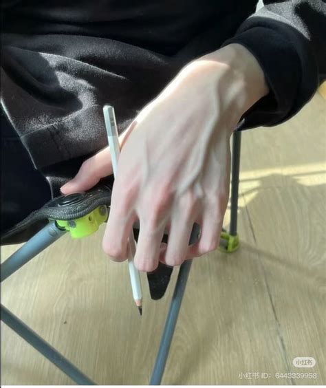 Pin By Atii On Quick Saves Hand Reference Pretty Hands How To Draw Hands