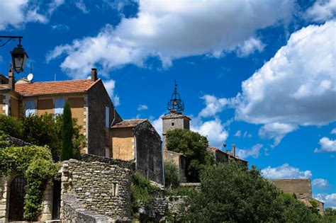 거리 건물 프로방스 프랑스의 루브 롱 지역에서 Menerbes의 중세 마을에 건축 0명에 대한 스톡 사진 및 기타 이미지 0
