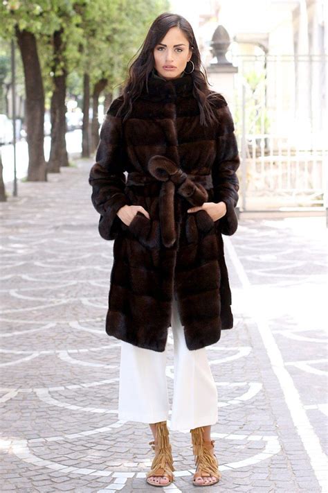 Шубы из норки в Италии | Fur fashion, Fur coat, Fashion