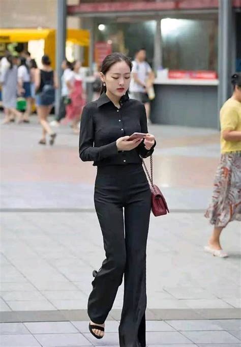 成熟的女人像一杯美酒，经过岁月的沉淀，才会释放更大的芬芳