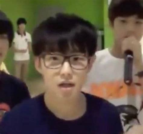 Seventeen Community Posts 投完票了，来wvs结果被扰了兴致，眼熟我一下吧，我陪对象睡觉去了🥰