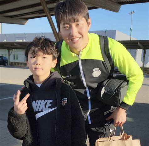 강멍뭉 On Twitter 명품파우치 들고다니는 남자 어떤데