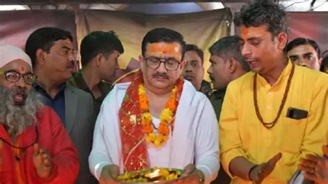 ভারত মুসলমান থেকে হিন্দু হয়ে যাওয়া এক পরিবারের অধিকাংশই আবার ফিরে