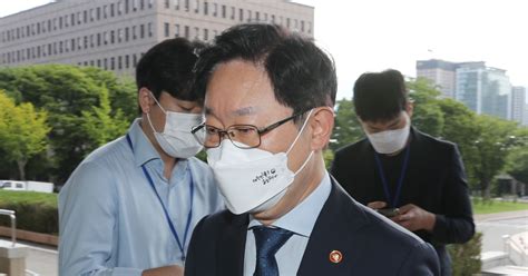 尹 고발청탁 의혹에 박범계 검찰 전체 명예 걸렸다