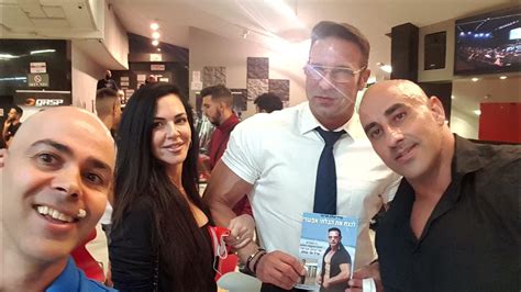 איציק אבישר מר עולם פיתוח גוף בניית שרירים מוטיבציה מקבל הוקרה 4 פעמים תתחרה בתחרות מר