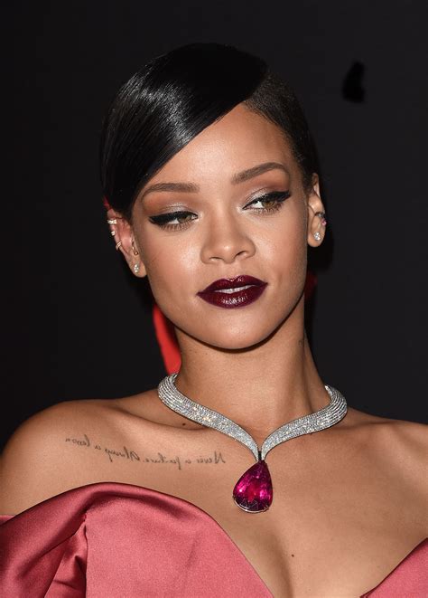 Rihannas Most Iconic Makeup Looks Fashionisers©
