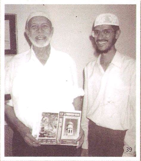 Mengenal Lebih Jauh Syeikh Ahmed Deedat Guru Drzakir Naik
