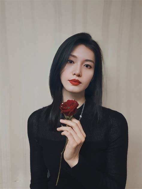 河北女篮球员郭子瑄晒美照：祝大家快乐哦腾讯新闻