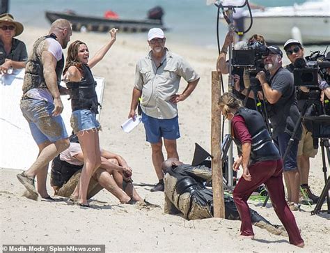 Im A Celeb Nadine Coyle And James Haskell Strike Up A Bond Daily