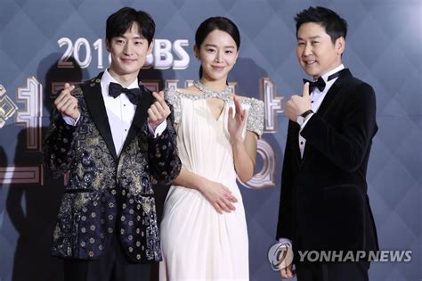 Sbs 연기대상 레드카펫 빛낸 스타들 연합뉴스