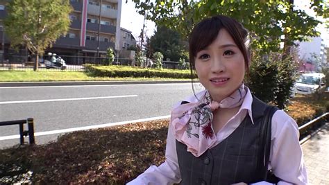 フライト帰りの美脚caが童貞君とノーパン黒パンスト素股！？ 勃起チ〇ポがパンスト越しにマ〇コを刺激し赤 305809 人気av女優観察日記