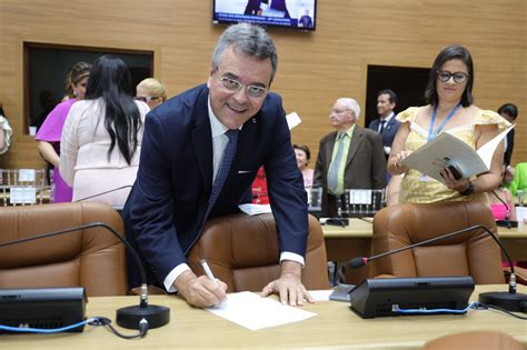 Deputado estadual reeleito Luciano Pimentel é empossado na Alese