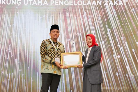 Dukung Pengelolaan Zakat Reza Fahlevi Terima Penghargaan BAZNAS Award