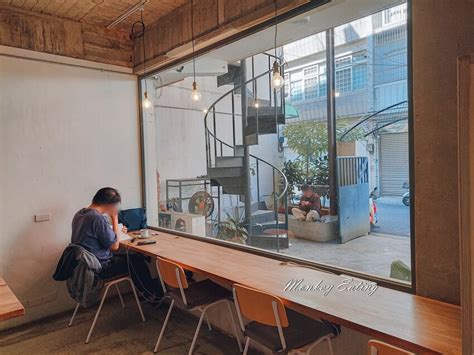 新竹美食一想一響ReEcho Coffee老宅改建廢墟風咖啡館隱藏巷子裡新竹下午茶不限時有插座WIFI 貪吃猴的幻想 美食