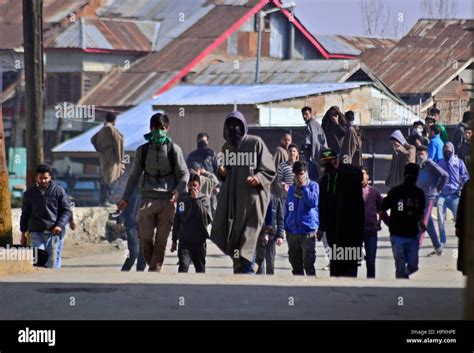 Srinagar India 24th Feb 2017 Kashmiri Muslim Protesters Throwing